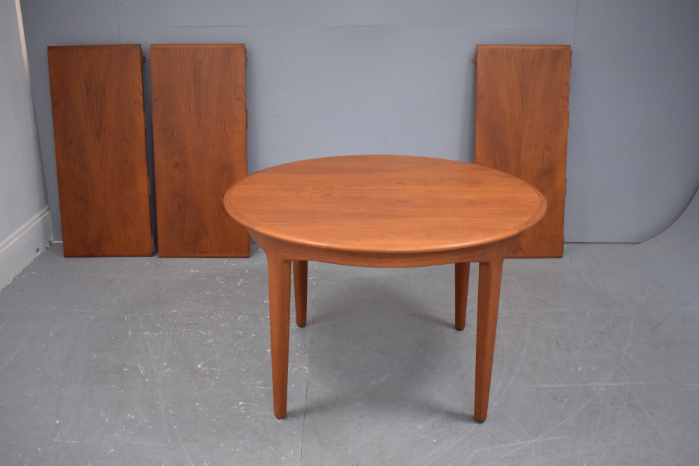 Vintage teak round dining table with 3 extra leaves | HENRY KJAERNULF design