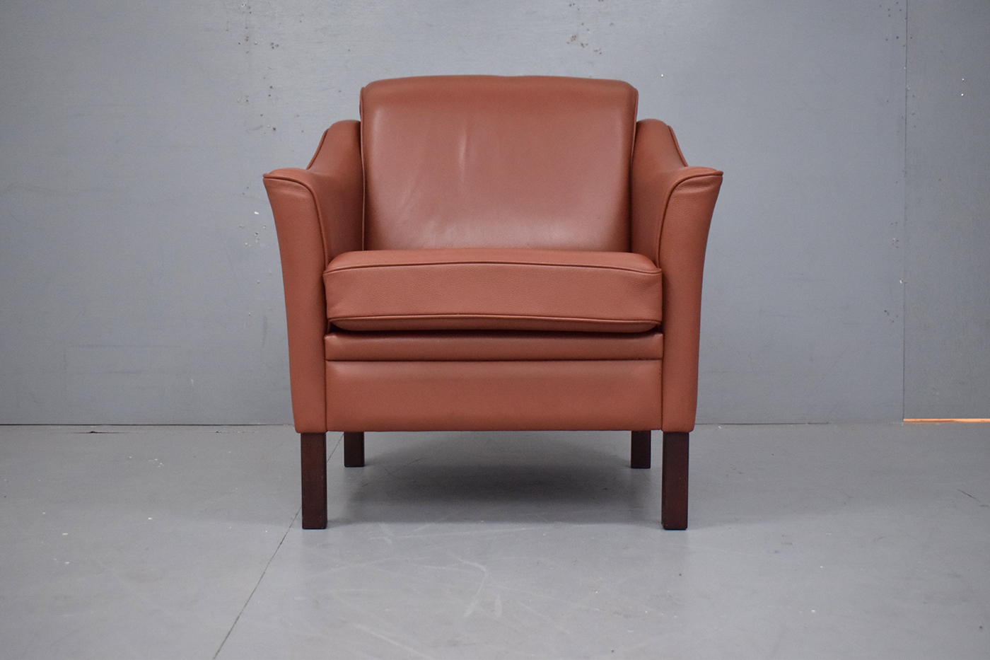 Small armchair with all leather upholstery - Modern Danish